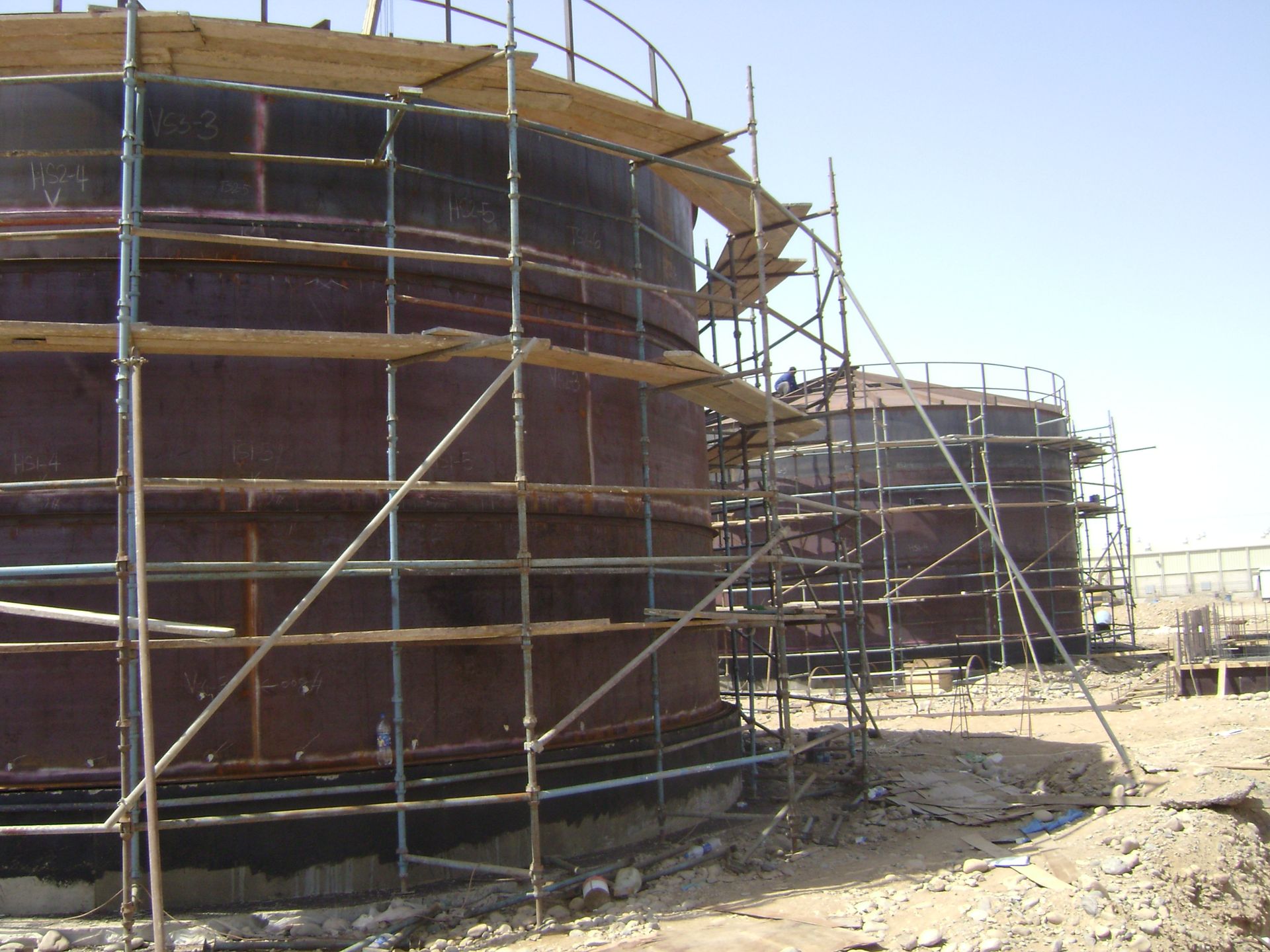 Erection of huge storage tanks on-site | My Website